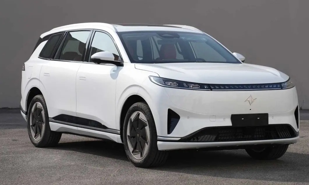 东风奕派首款6座SUV曝光：北京车展亮相，挑战理想L8？ - 雷科技