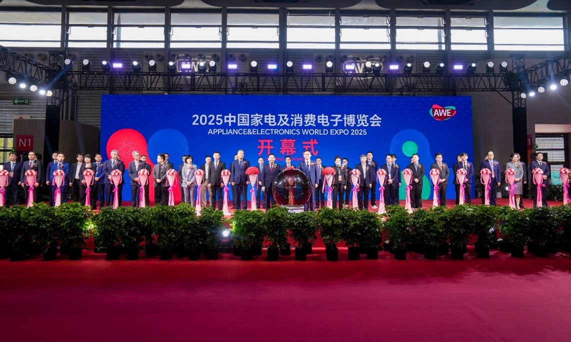 AWE2025开幕：AI科技赋能产业融合，AI生活引领未来潮流 - 雷科技