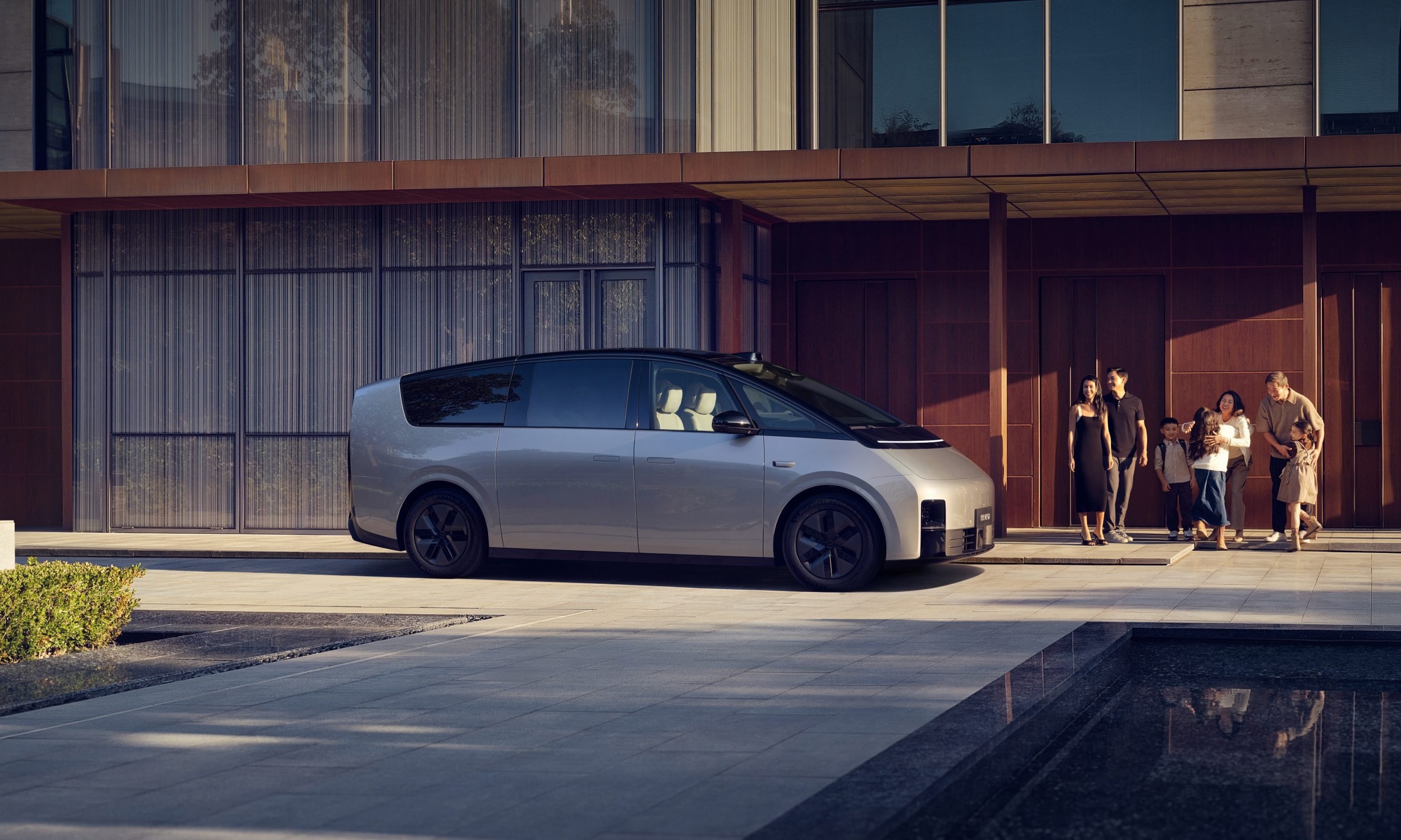 纯电MPV的命运，攥在小鹏X9、理想MEGA的手上 - 雷科技