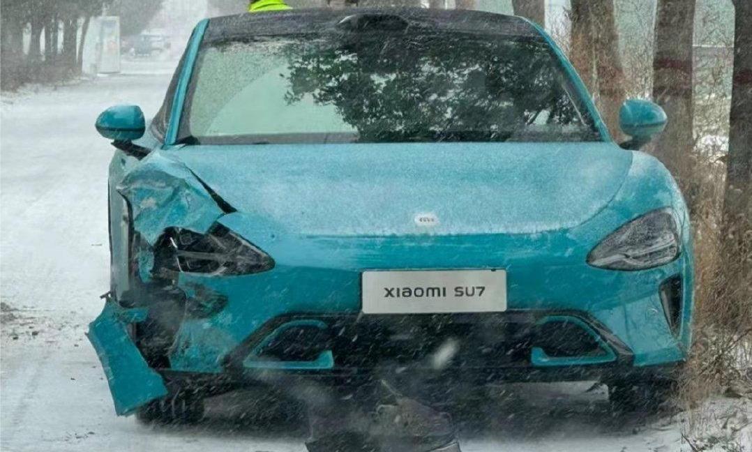 小米SU7首撞，变相终结AEB之争？ - 雷科技