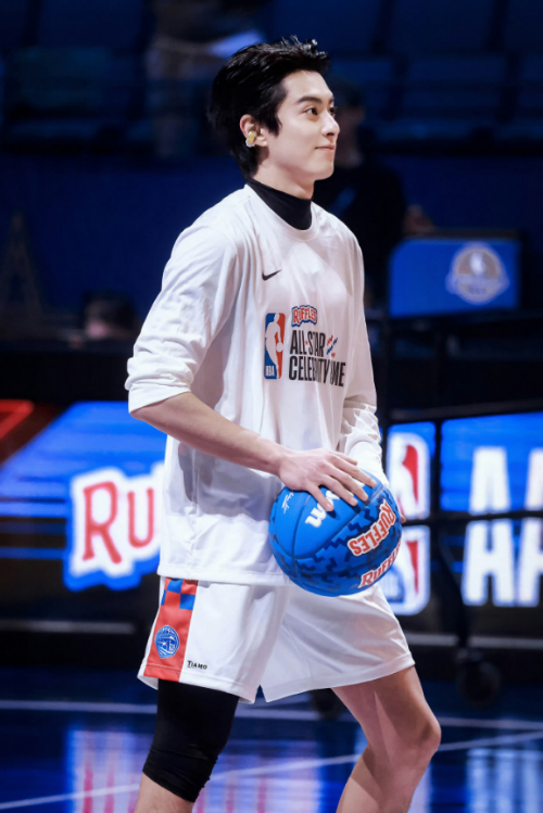 Bose x Victor Solomon Ultra 开放式耳机限定款点燃篮球赛场节奏 - 雷科技