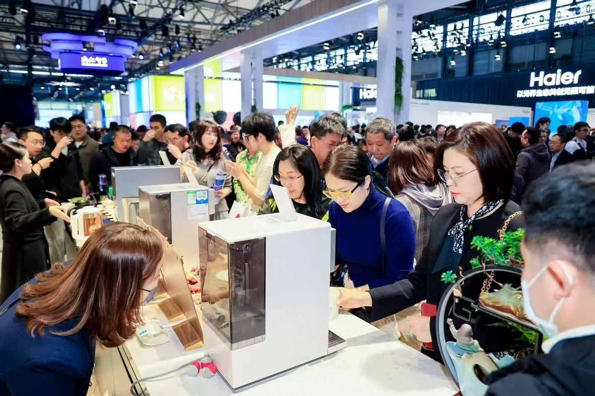 AWE2025开幕：AI科技赋能产业融合，AI生活引领未来潮流 - 雷科技