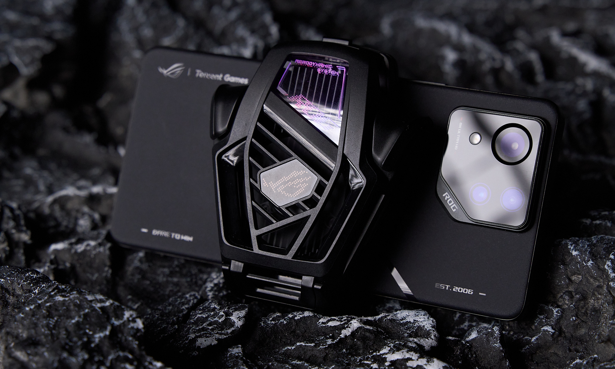 ROG 8 Pro图赏：化身西装暴徒，质感再度提升 - 雷科技