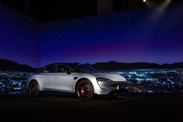 智界S7首发搭载华为800V超充，鸿蒙4座舱、超800公里续航齐备！ - 雷科技