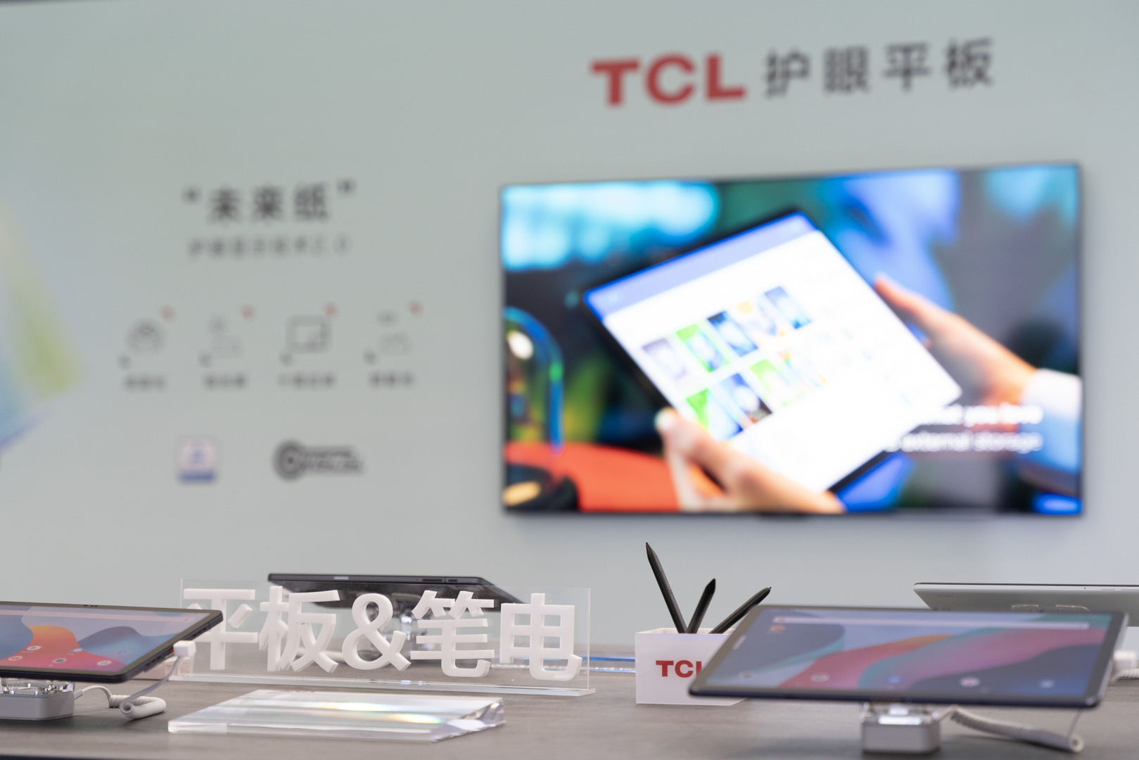 UDE 2023观察：卷完技术，国产显示品牌开始卷生态了 - 雷科技