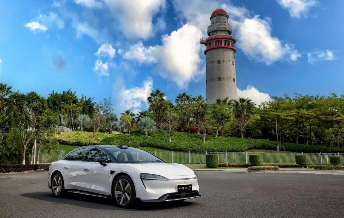 华为Pura70光织格纹漂亮银，智界S7成华7系漂亮搭子 - 雷科技