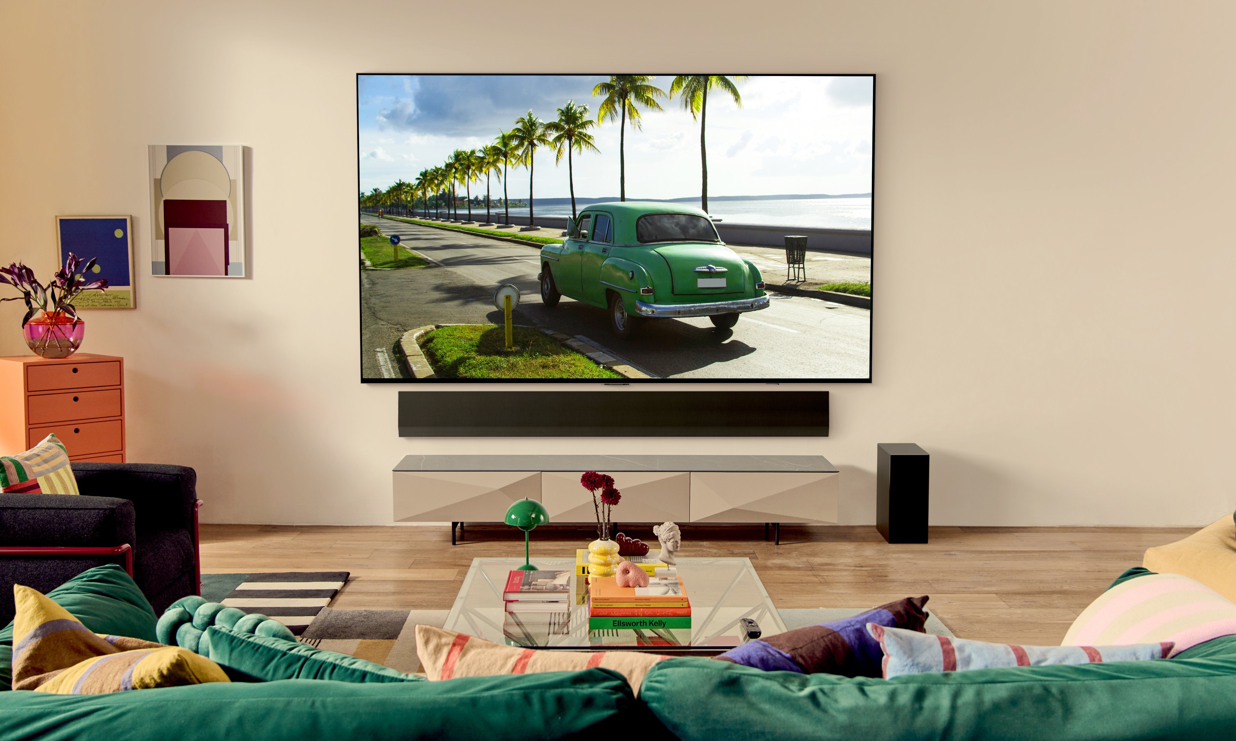 定价万元！LG新款OLED电视将上市：亮度突破2000尼特 - 雷科技